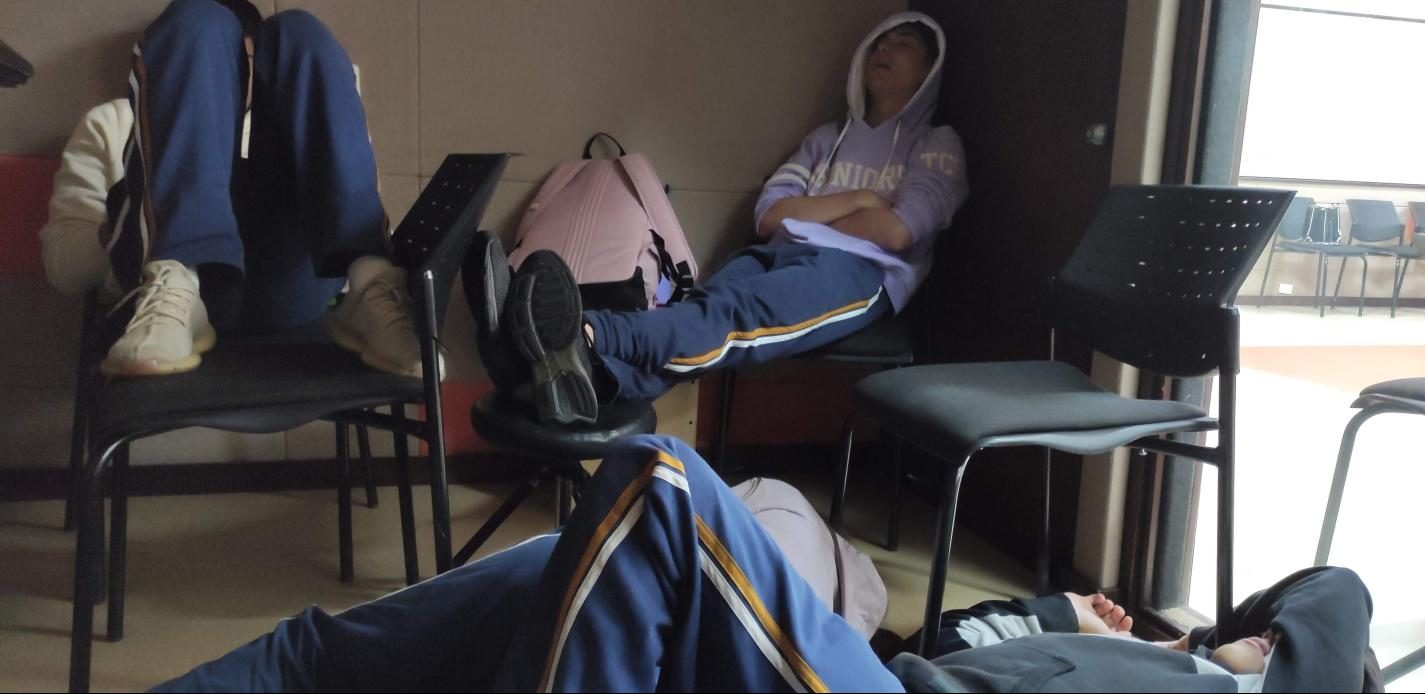 Students Battle to Stay Awake in Class – The Discoverer